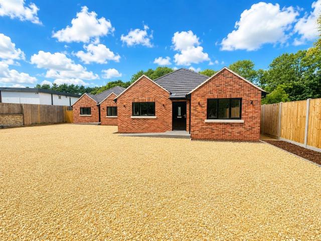 Corby Road, Weldon, Corby NN17, 3 bed detached bungalow to rent, £1,650 pcm | PrimeLocation