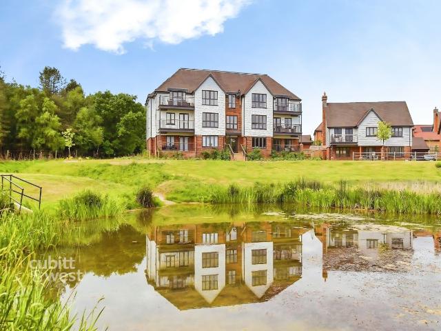 Cordingley Drive, Crawley RH11, 2 bed flat to rent, £1,800 pcm | PrimeLocation