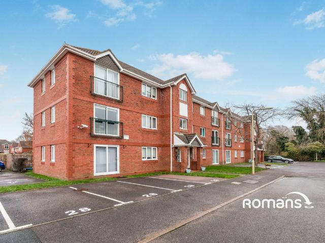 Corfe Way, Farnborough GU14, 2 bed flat to rent, £1,350 pcm | PrimeLocation