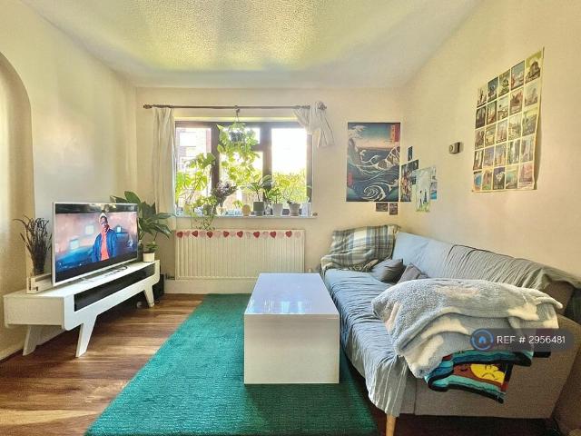 Corfield Street, London, E2 3 bed semi detached house to rent £3,600 pcm £831 pw