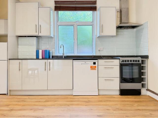 Corfton Road, Ealing 1 bed apartment to rent £1,775 pcm £410 pw