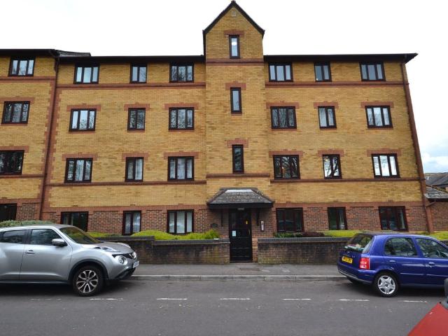 Corinthian Court, Redcliff Mead Lane, Bristol BS1, 2 bed flat to rent, £1,300 pcm | PrimeLocation