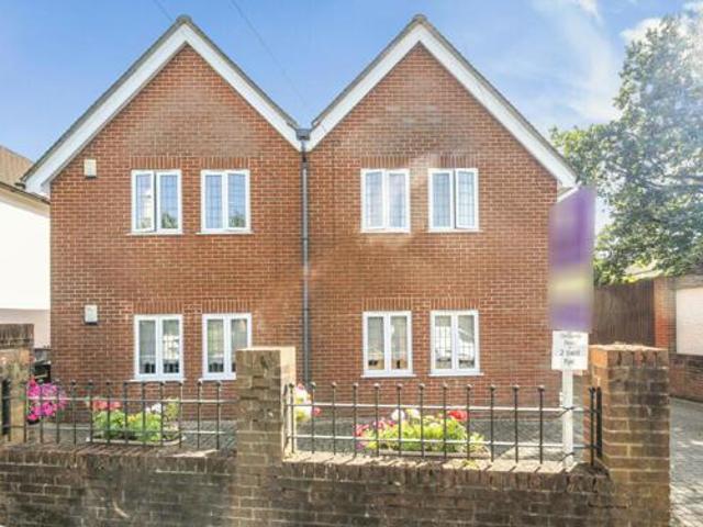 Corkscrew Hill, West Wickham, 2 Bedroom Apartment