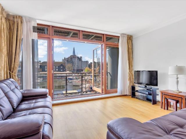 Cormorant Lodge, City Quay, London E1W, 2 bed flat to rent, £3,792 pcm | PrimeLocation