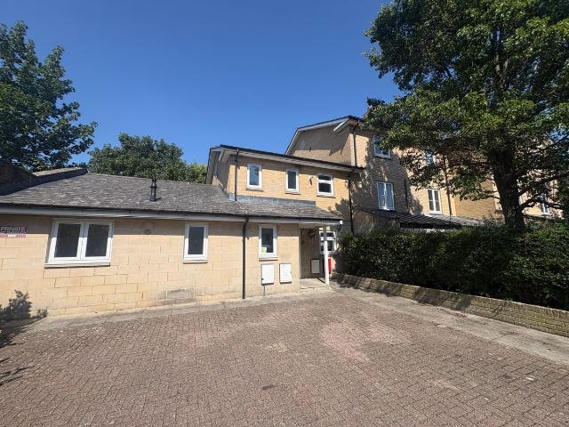 Corn Bar, Witney OX28, 1 bed flat to rent, £1,200 pcm | PrimeLocation