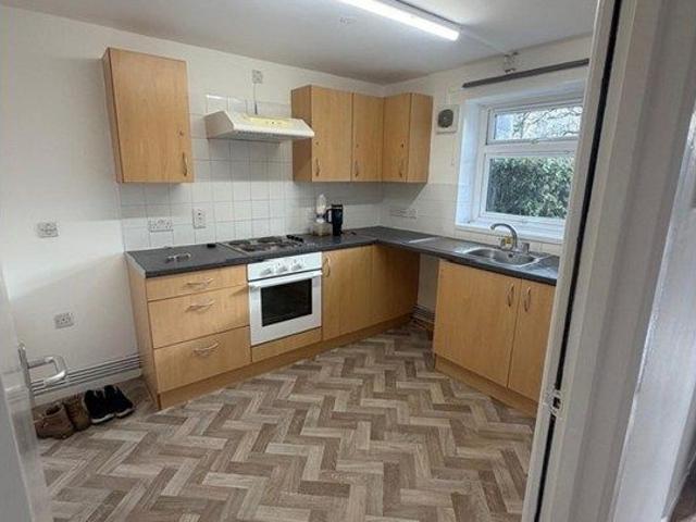 Corn Bar, Witney OX28, 2 bed flat to rent, £1,400 pcm | PrimeLocation