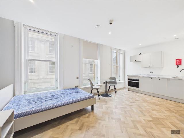 Corn Street, Bristol BS1, 1 bed flat to rent, £1,300 pcm | PrimeLocation