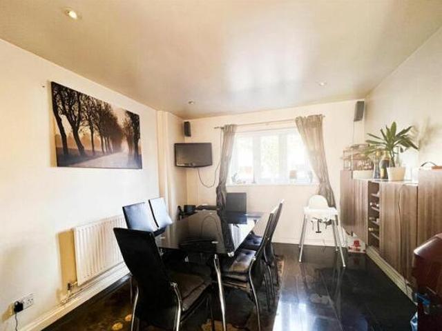Corn Way, London, 3 Bedroom Terraced