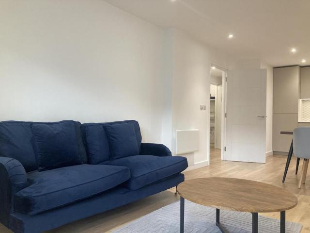 Cornelia House, Caversham Road. 1 bed apartment to rent £1,798 pcm £415 pw