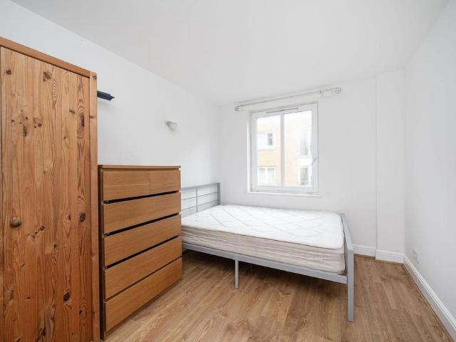 Cornell Building, Coke Street. 2 bed flat to rent £3,500 pcm £808 pw