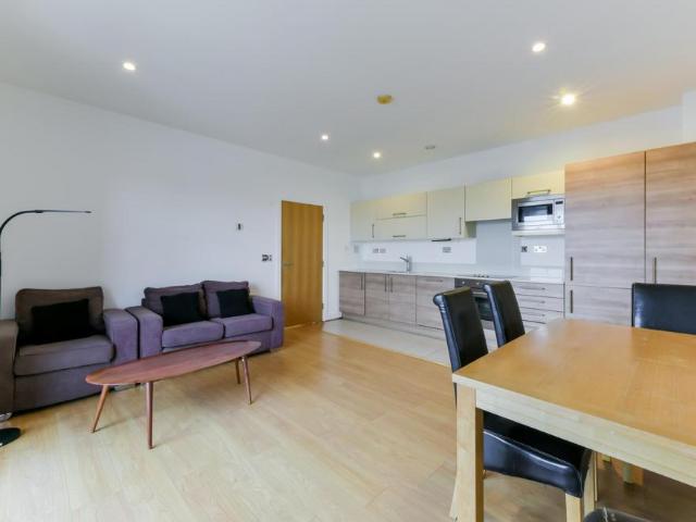 Cornell Square, Nine Elms, SW8 2 bed apartment to rent £2,730 pcm £630 pw