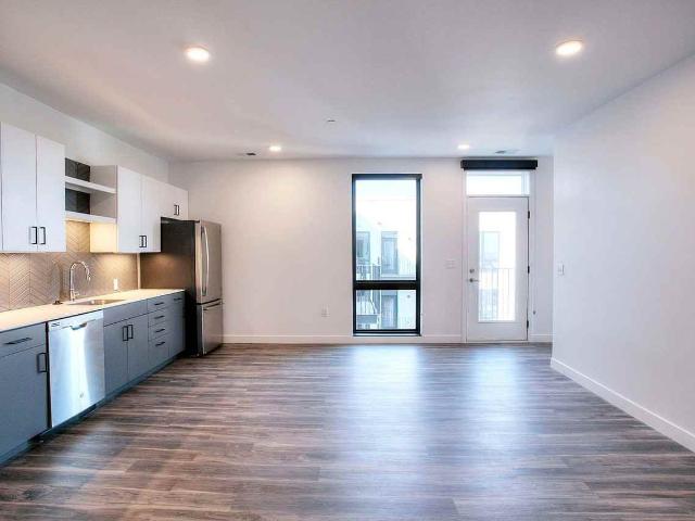 Corner Apartments Studio Apartment for Rent at 3618 Farnam St, Omaha, NE 68131
