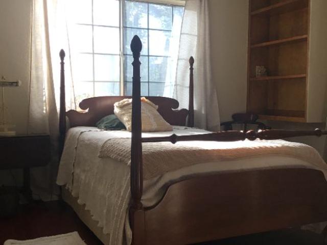 Corner Bedroom: Bright Furnished Room for Rent_Ne