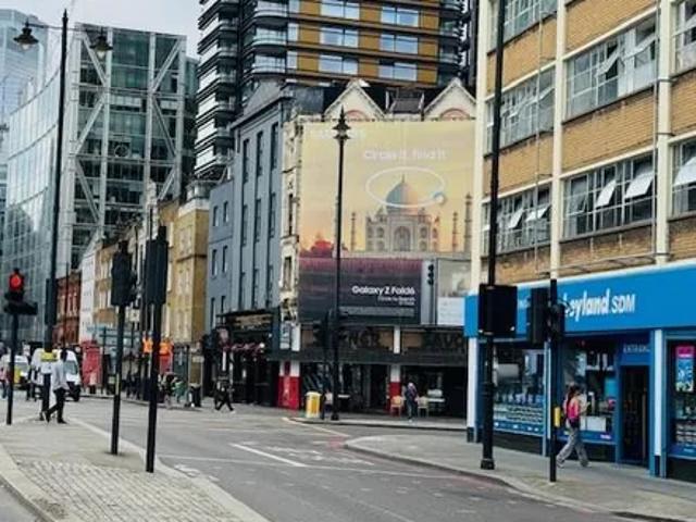 Corner Savoy, 1 Great Eastern Street, London, EC2A 3EJ, United Kingdom | 3 bed duplex for rent #140962187 | Rentberry