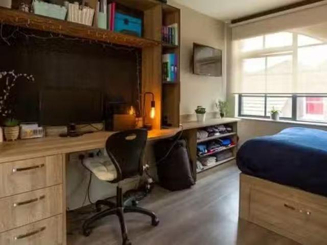 Corner Studio