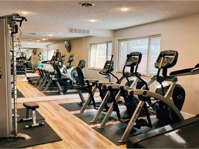 Corner Place Apartments 2 Bedroom Apartment for Rent at 30300 Southfield Rd, Southfield, MI 48076