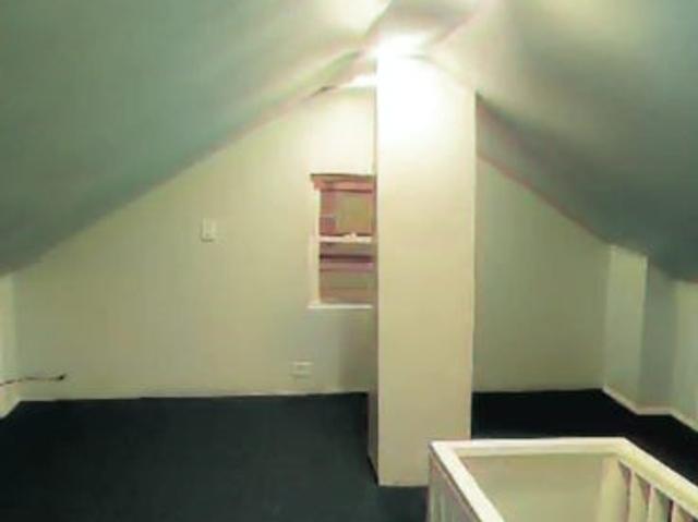 Corner room 2nd Fl Private House 2 Window +Closet