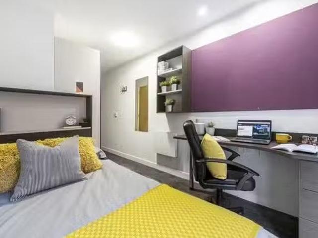 Cornerhouse, Sheffield Ensuite Bronze