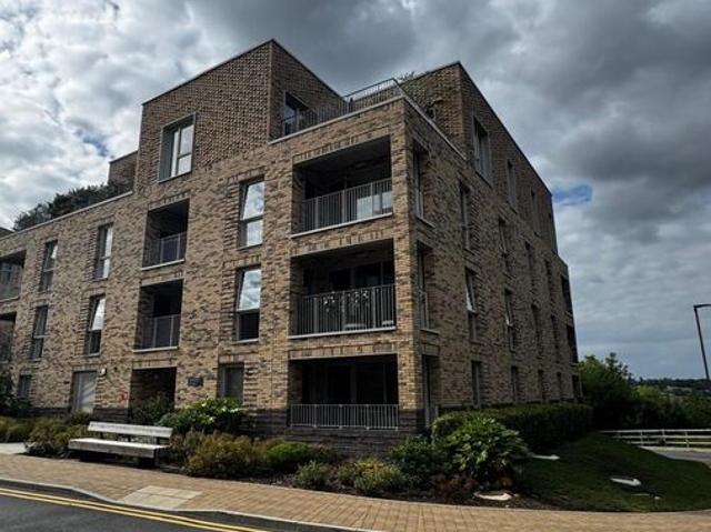 Cornforth Lane, London NW7, Room to rent, £950 pcm | PrimeLocation