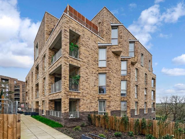 Cornforth Lane, London NW7, 2 bed flat to rent, £3,000 pcm | PrimeLocation