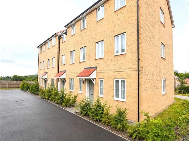 Cornfield Drive, Northfleet, Gravesend DA11, 2 bed flat to rent, £1,650 pcm | PrimeLocation