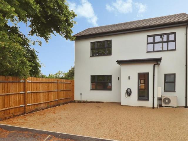 Cornfield Road, Bury St Edmunds IP33 3 bed detached house to rent £2,400 pcm £554 pw