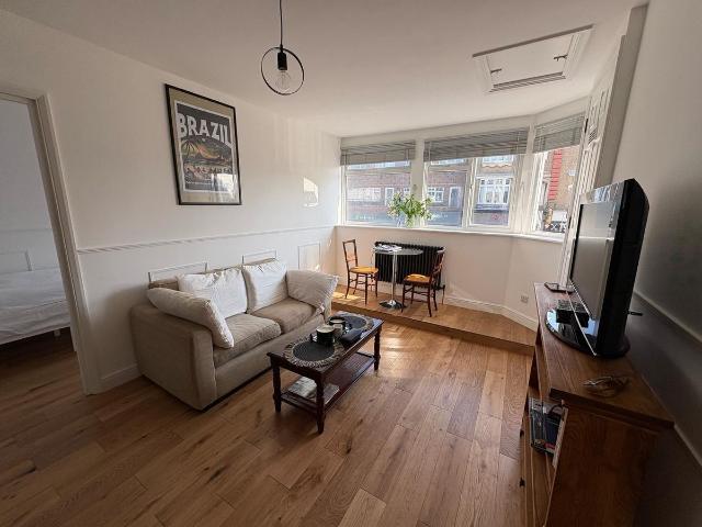 Cornfield Road, Eastbourne BN21, 1 bed flat to rent, £950 pcm | PrimeLocation