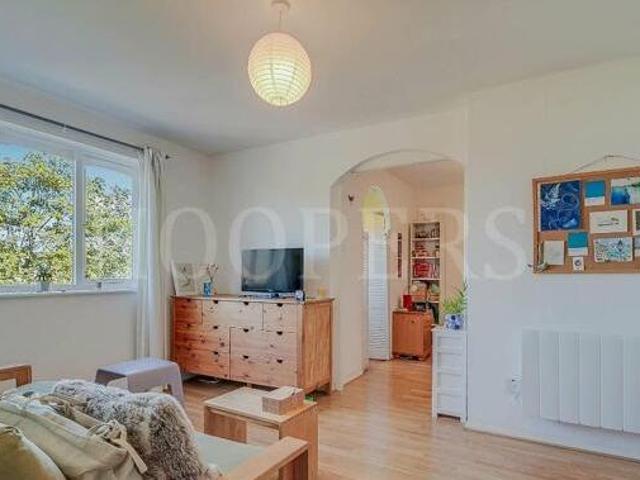 Cornmow Drive, London, Studio Flat For