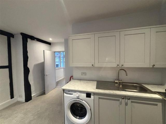 CORNMARKET STREET, OXFORD,OX1 2 bed apartment to rent £2,450 pcm £565 pw
