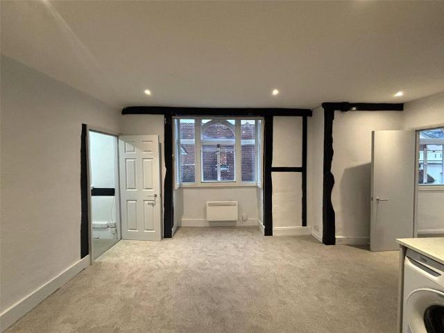 CORNMARKET STREET, OXFORD,OX1 2 bed apartment to rent £2,450 pcm £565 pw