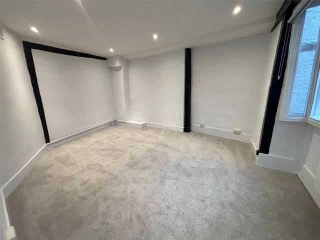 CORNMARKET STREET, OXFORD,OX1 2 bed apartment to rent £2,450 pcm £565 pw