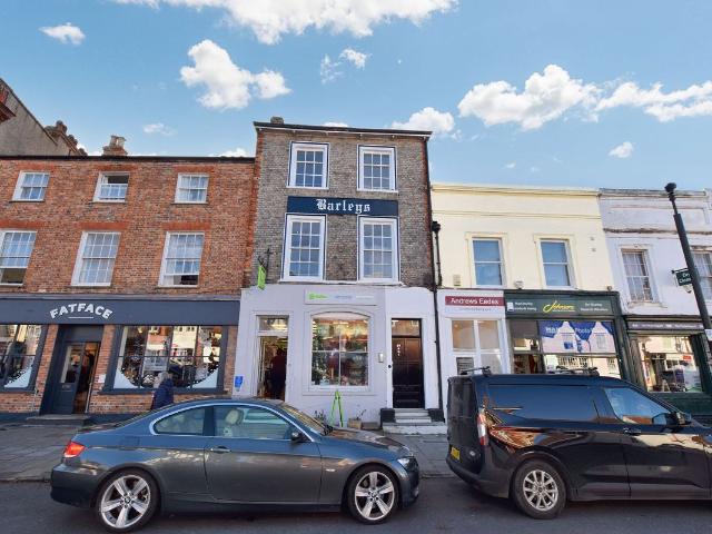 Cornmarket, Thame OX9, 2 bed flat to rent, £1,250 pcm | PrimeLocation