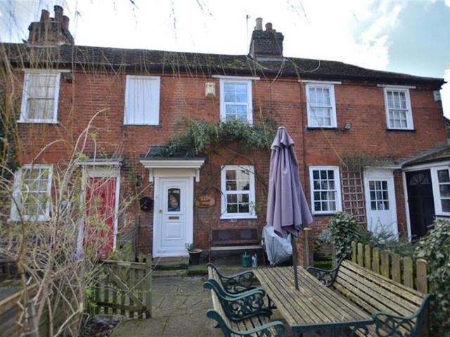 Cornmill, Waltham Abbey, EN9 2 bed terraced house to rent £1,495 pcm £345 pw