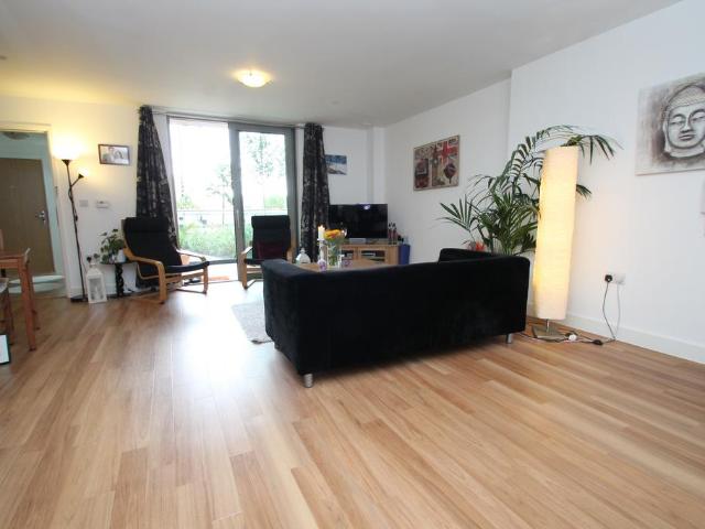 Cornmill Lane, London, SE13 2 bed flat to rent £2,000 pcm £462 pw