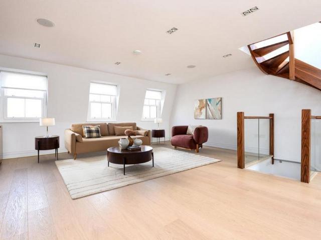 Cornwall Gardens, London, SW7 3 bed apartment to rent £7,999 pcm £1,846 pw