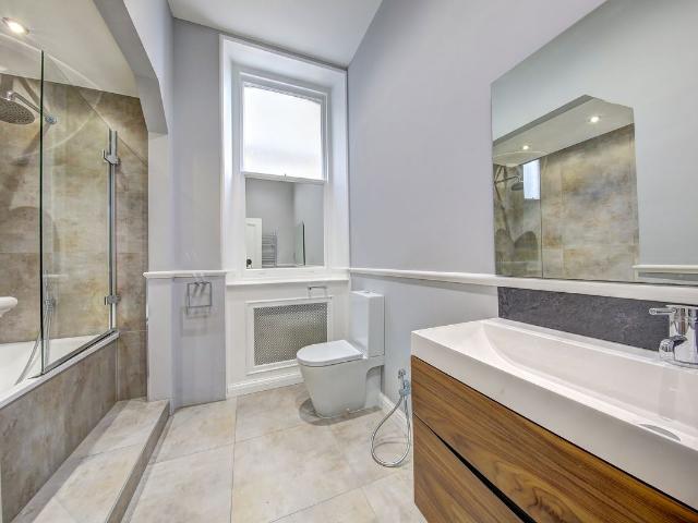Cornwall Gardens, London SW7, 3 bed flat to rent, £6,900 pcm | PrimeLocation