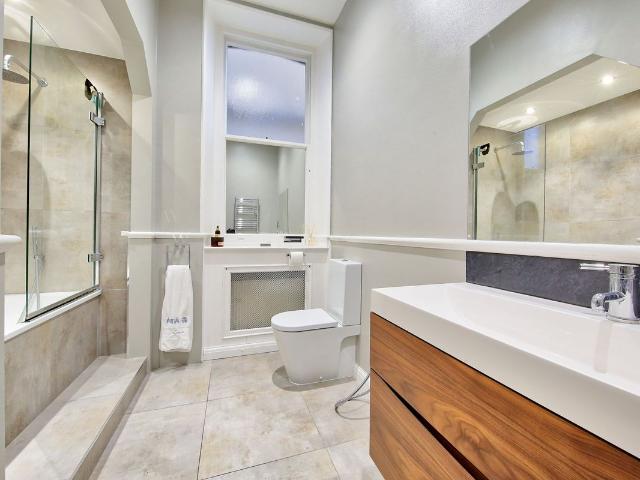 Cornwall Gardens, London SW7, 3 bed flat to rent, £6,900 pcm | PrimeLocation