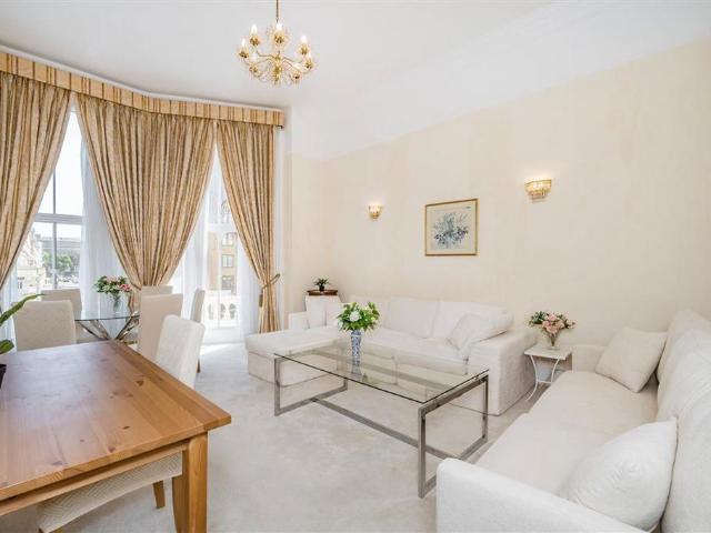 Cornwall Gardens, London SW7 2 bed flat to rent £4,996 pcm £1,153 pw
