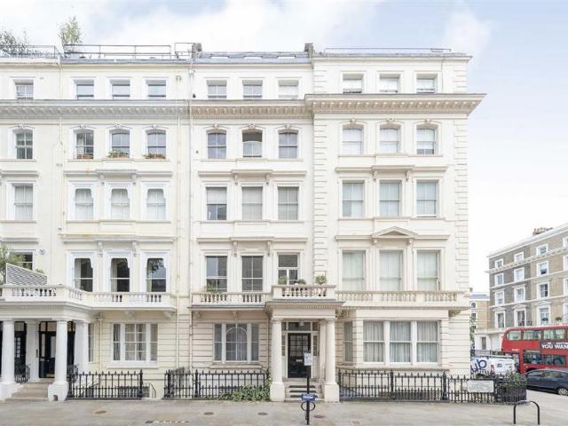 Cornwall Gardens, London SW7 2 bed flat to rent £5,200 pcm £1,200 pw