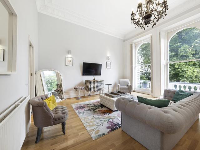 Cornwall Gardens, SW7 1 bed flat to rent £3,878 pcm £895 pw