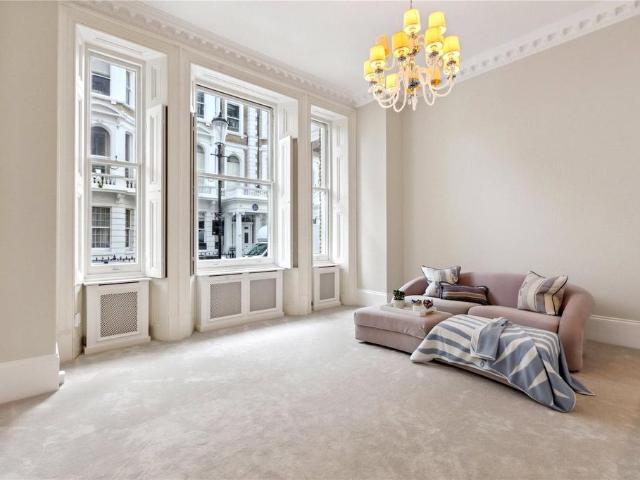 Cornwall Gardens, South Kensington. 1 bed flat to rent £3,250 pcm £750 pw