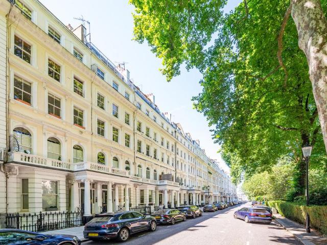 Cornwall Gardens, South Kensington. 2 bed flat to rent £3,900 pcm £900 pw