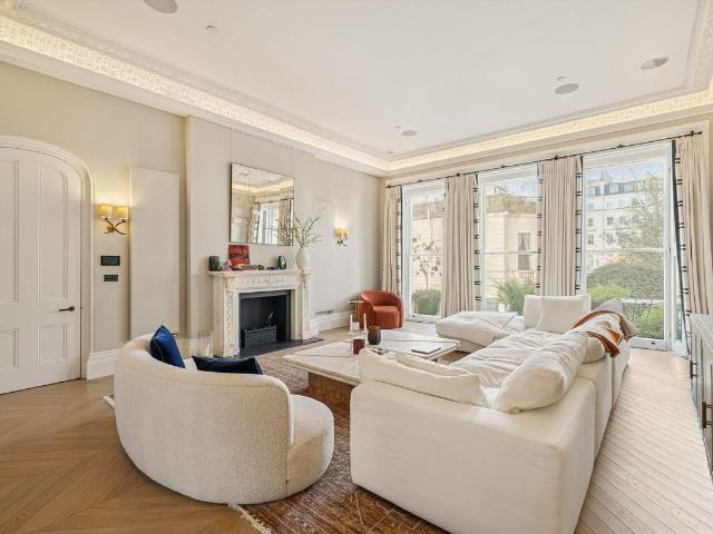 Cornwall Gardens, South Kensington, London SW7, 3 bed flat to rent, £17,333 pcm | PrimeLocation