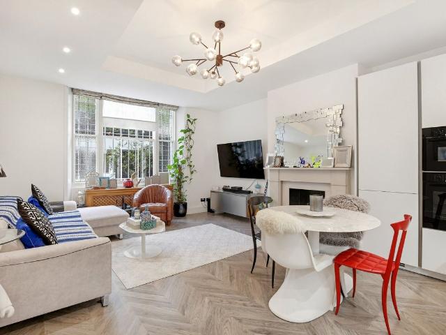 Cornwall Gardens, South Kensington, London SW7, 3 bed flat to rent, £6,150 pcm | PrimeLocation