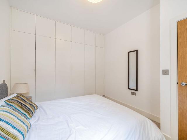 Cornwall Gardens, South Kensington, London SW7, 3 bed maisonette to rent, £9,750 pcm | PrimeLocation