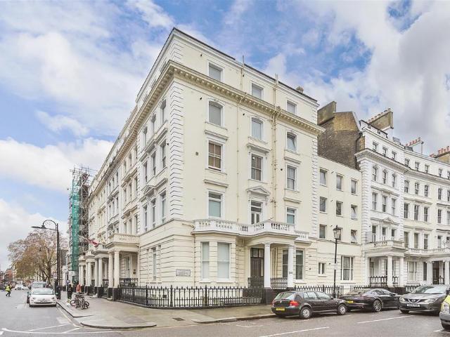 Cornwall Gardens, South Kensington SW7 Studio to rent £1,595 pcm £368 pw