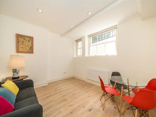 Cornwall Gardens, South Kensington SW7, 1 bed flat to rent, £2,145 pcm | PrimeLocation