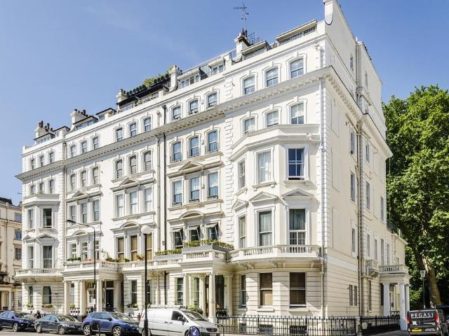 Cornwall Gardens South Kensington SW7 2 bed apartment to rent £8,017 pcm £1,850 pw
