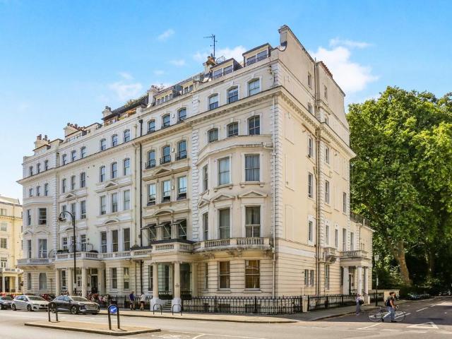Cornwall Gardens, South Kensington SW7 3 bed apartment to rent £5,308 pcm £1,225 pw