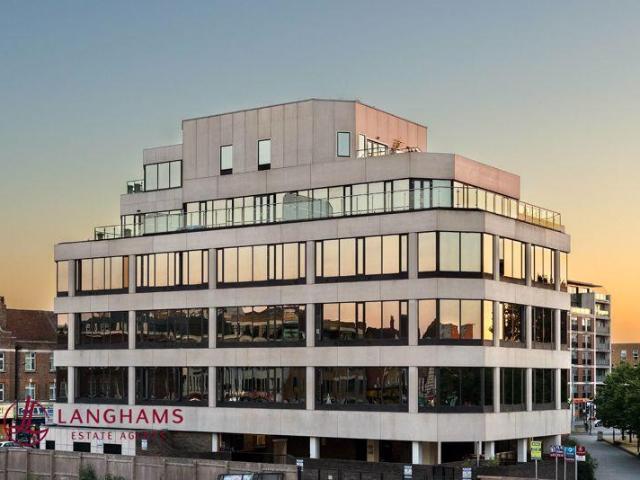 Cornwall House, Slough 1 bed flat to rent £1,150 pcm £265 pw